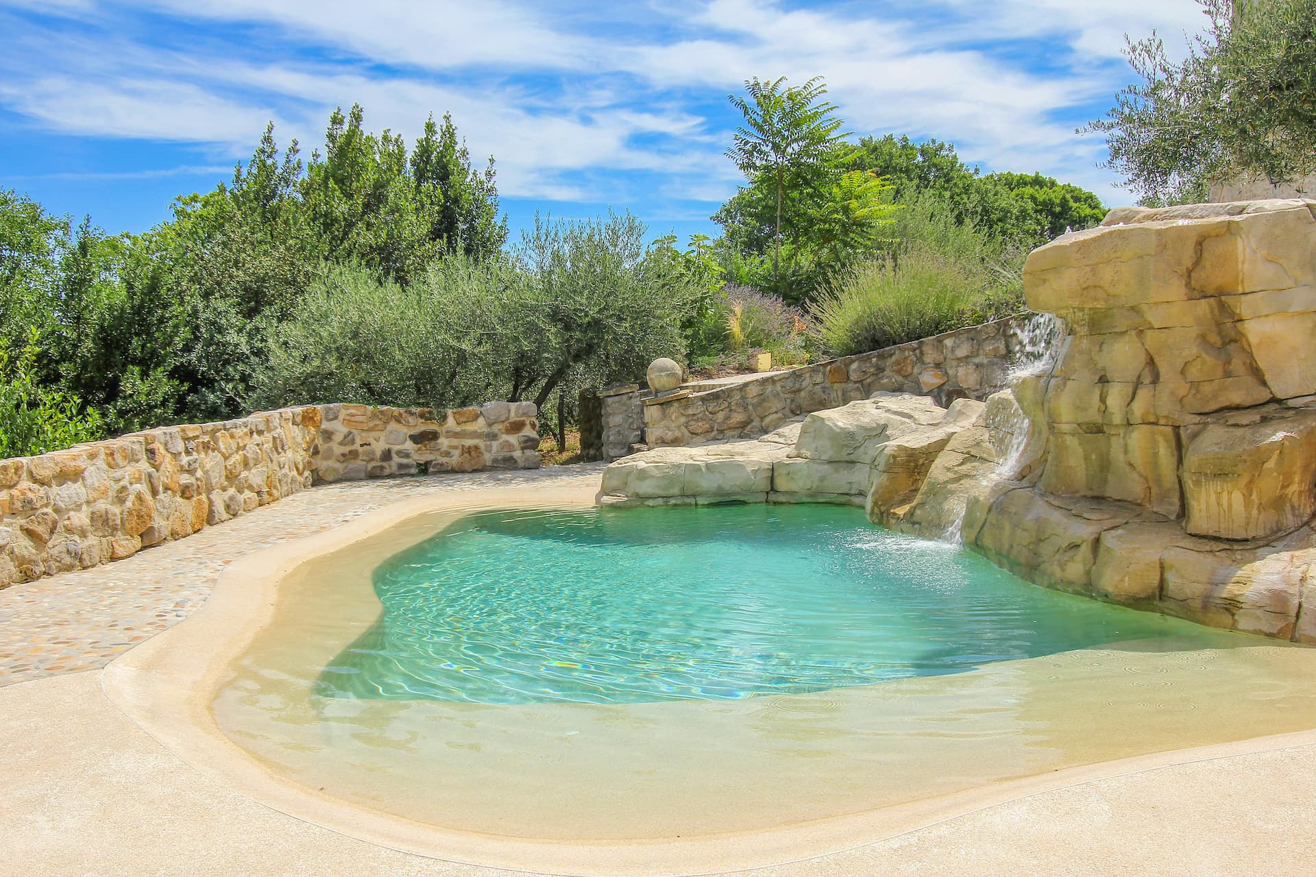Piscine naturelle, bassin de baignade naturelle quelles différences